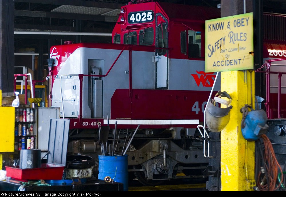 WSOR 4025 in the roundhouse